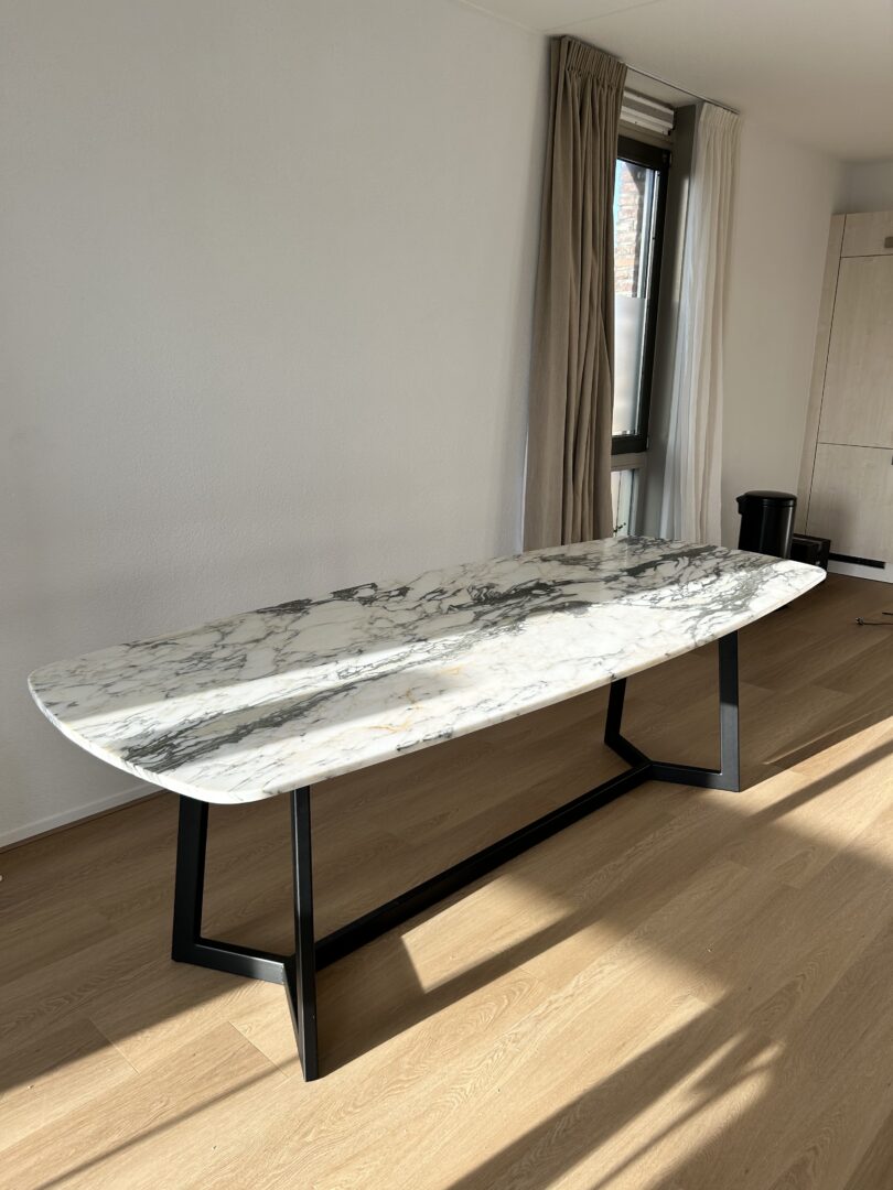 Arabescato Marmer eettafel Taps V-Poot | Tafels van Steen